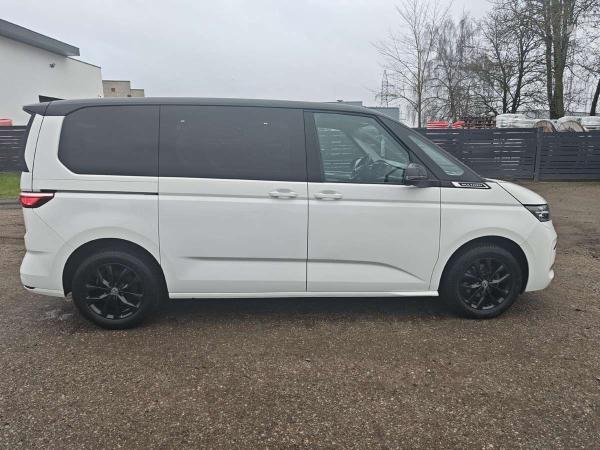 Balts Volkswagen Multivan 2023 Šauļi, ar dzinēja tilpumu 2.00 L un nobraukumu 150 tūkst. km par 38000 €, foto 1 vietnē AUTOMOTO.COM.LV