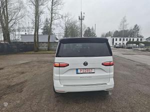 Balts Volkswagen Multivan 2023 Šauļi, ar dzinēja tilpumu 2.00 L un nobraukumu 150 tūkst. km par 38000 €, foto 5 vietnē AUTOMOTO.COM.LV