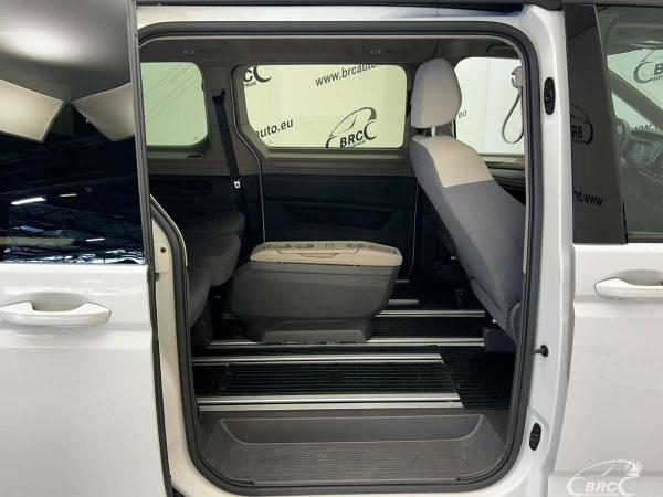 White Volkswagen Multivan 2023 in Vilnius, with an engine capacity of 1.97 L and mileage of 150 thousand km for 35900 €, photo 10 on AUTOMOTO.COM.LV