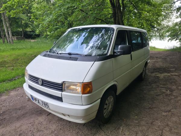 Белый Фольксваген Мультиван 1992 в Каунас, объемом двигателя 2.40 л и пробегом 360 тыс. км за 1999 €, фото 2 на AUTOMOTO.COM.LV