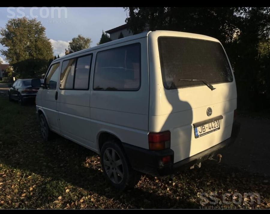 Белый Фольксваген Мультиван 1992 в Валмиера, объемом двигателя 2.40 л и пробегом 385 тыс. км за 1850 €, фото 3 на AUTOMOTO.COM.LV
