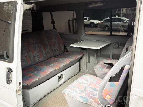 Balts Volkswagen Multivan 1993 Rīga, ar dzinēja tilpumu 1.90 L un nobraukumu 565 tūkst. km par 2500 €, foto 5 vietnē AUTOMOTO.COM.LV