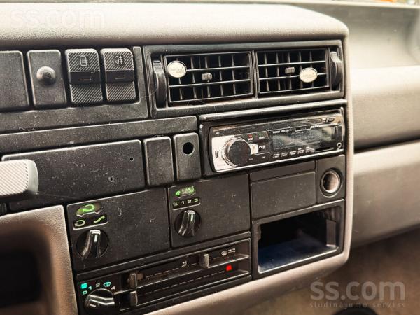 Balts Volkswagen Multivan 1993 Rīga, ar dzinēja tilpumu 1.90 L un nobraukumu 565 tūkst. km par 2500 €, foto 10 vietnē AUTOMOTO.COM.LV