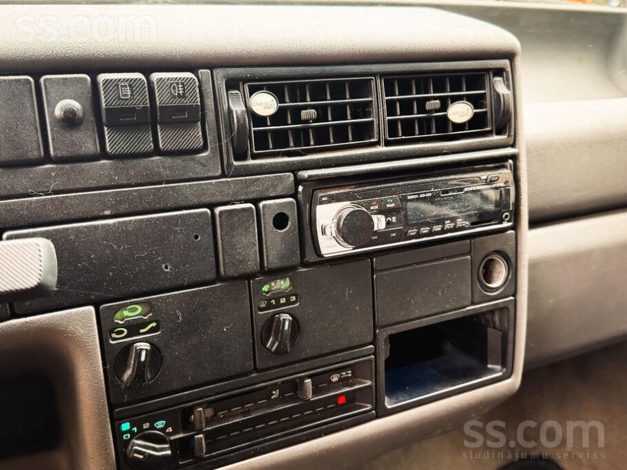Balts Volkswagen Multivan 1993 Rīga, ar dzinēja tilpumu 1.90 L un nobraukumu 565 tūkst. km par 2500 €, foto 11 vietnē AUTOMOTO.COM.LV