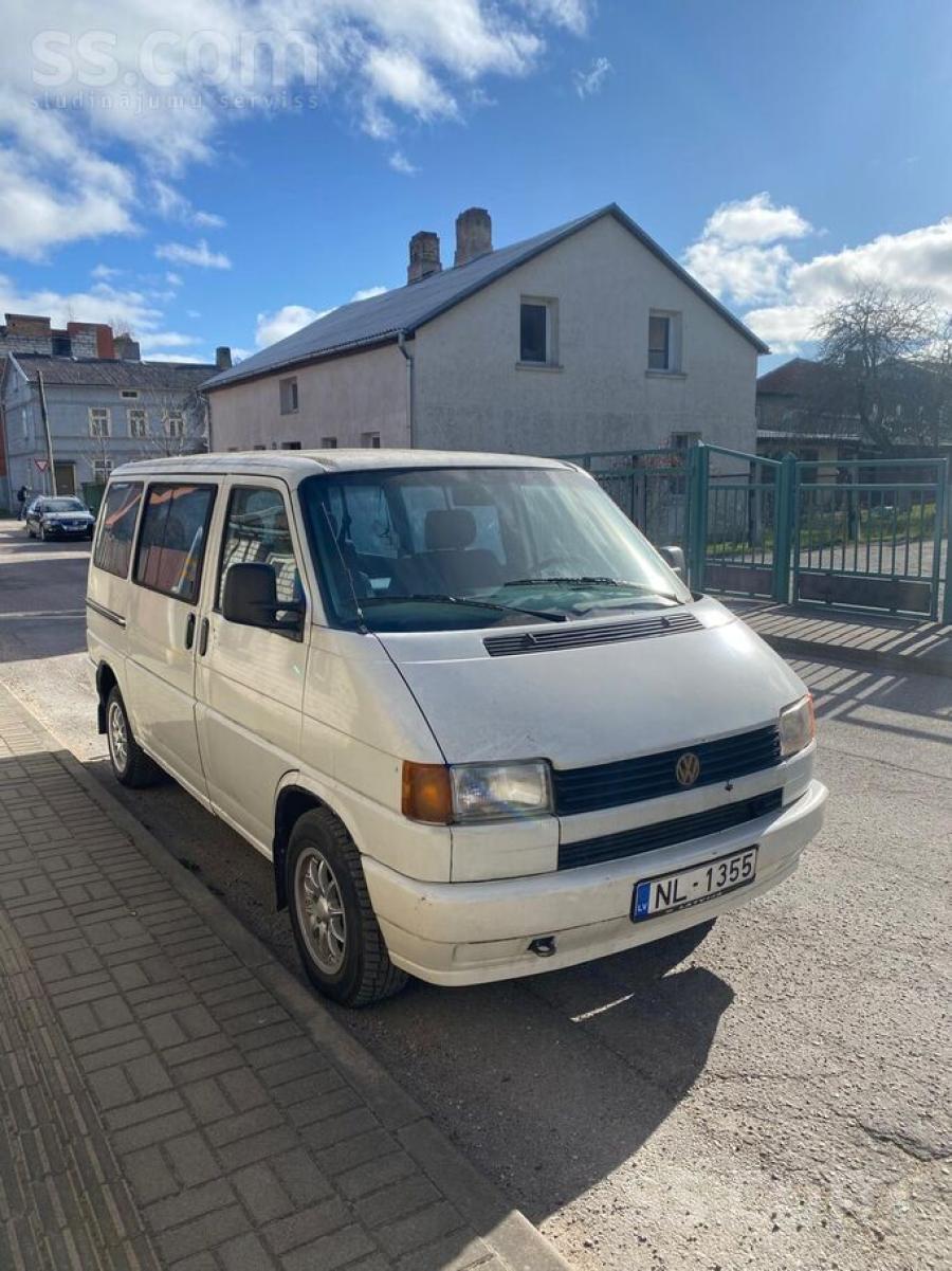 Balts Volkswagen Multivan 1994 Liepāja, ar dzinēja tilpumu 2.40 L un nobraukumu 450 tūkst. km par 2500 €, foto 2 vietnē AUTOMOTO.COM.LV