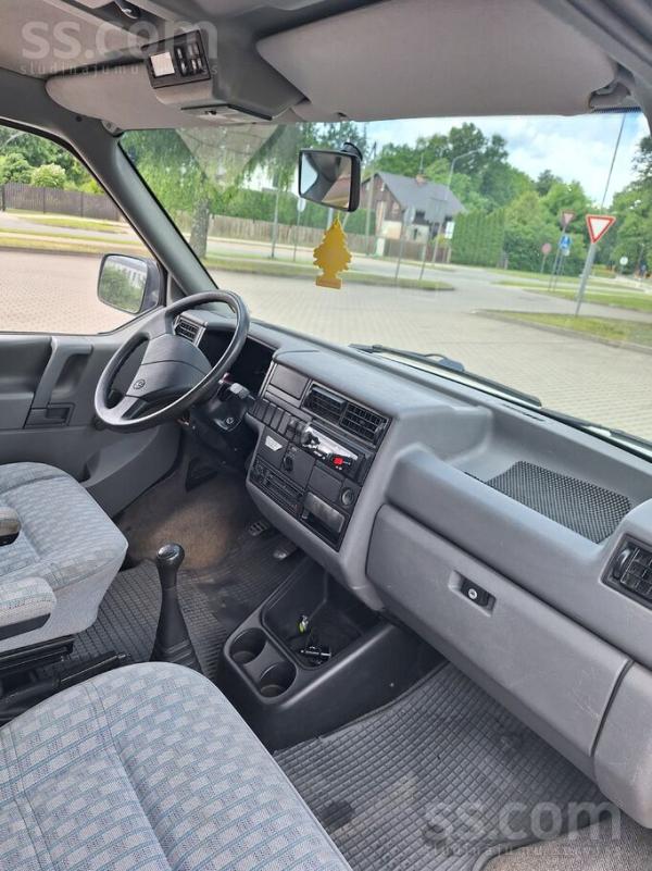 Balts Volkswagen Multivan 1994 Jelgava, ar dzinēja tilpumu 2.40 L un nobraukumu 344 tūkst. km par 10800 €, foto 8 vietnē AUTOMOTO.COM.LV