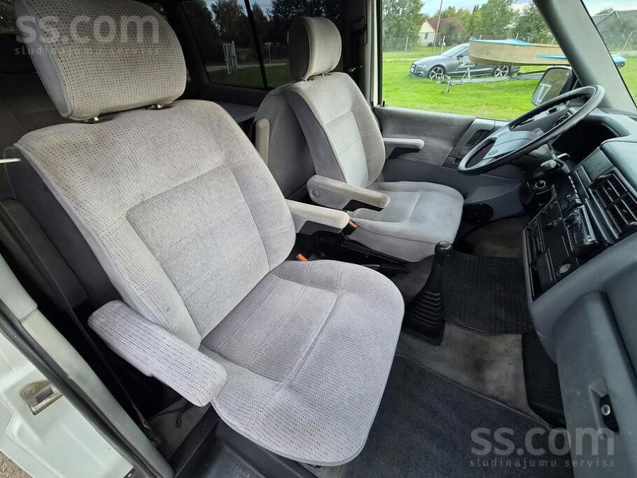 Balts Volkswagen Multivan 1994 Preiļi, ar dzinēja tilpumu 2.40 L un nobraukumu 0 tūkst. km par 4100 €, foto 9 vietnē AUTOMOTO.COM.LV