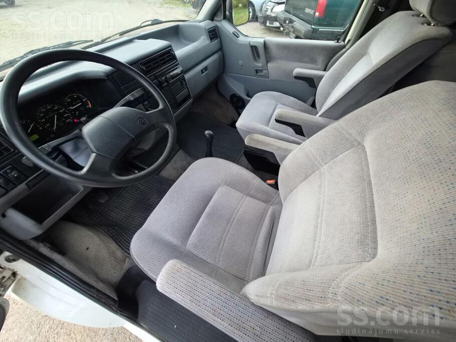 Balts Volkswagen Multivan 1994 Preiļi, ar dzinēja tilpumu 2.40 L un nobraukumu 0 tūkst. km par 4100 €, foto 12 vietnē AUTOMOTO.COM.LV