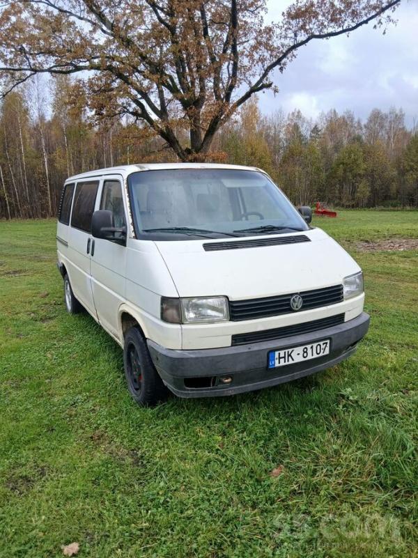 Белый Фольксваген Мультиван 1995 в Айзкраукле, объемом двигателя 1.90 л и пробегом 540 тыс. км за 2700 €, фото 1 на AUTOMOTO.COM.LV