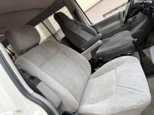 Balts Volkswagen Multivan 1996 Cēsis, ar dzinēja tilpumu 1.90 L un nobraukumu 546 tūkst. km par 2990 €, foto 18 vietnē AUTOMOTO.COM.LV