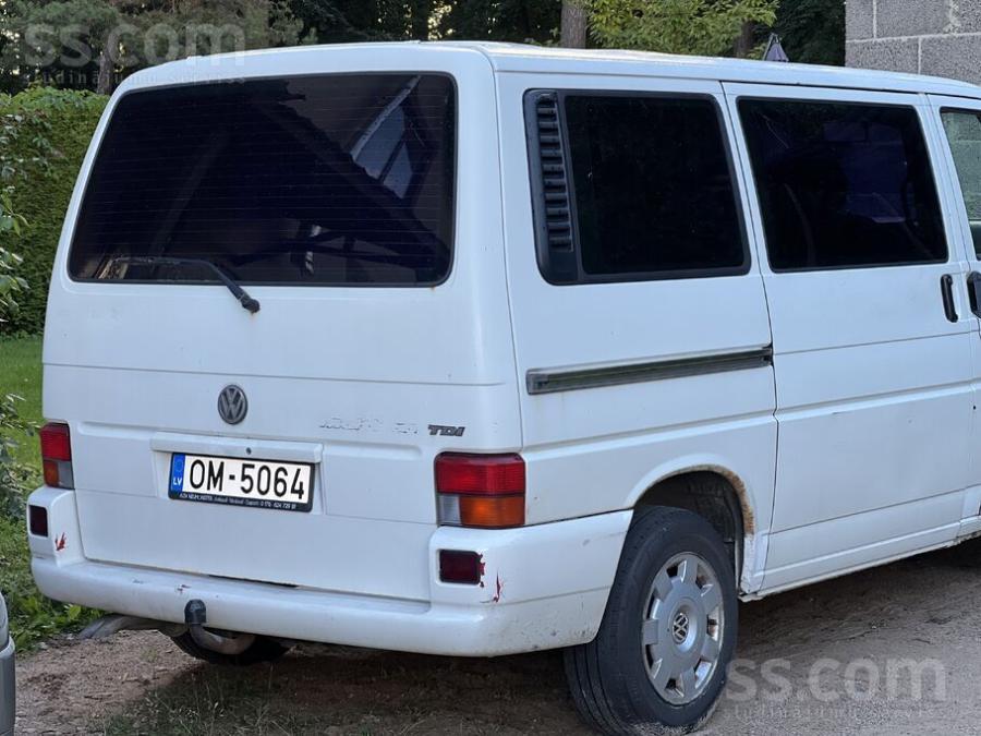 White Volkswagen Multivan 1997 in Riga, with an engine capacity of 2.50 L and mileage of 474 thousand km for 3000 €, photo 4 on AUTOMOTO.COM.LV