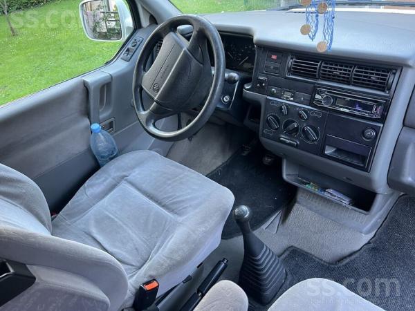 Balts Volkswagen Multivan 1997 Rīga, ar dzinēja tilpumu 2.50 L un nobraukumu 474 tūkst. km par 3000 €, foto 4 vietnē AUTOMOTO.COM.LV
