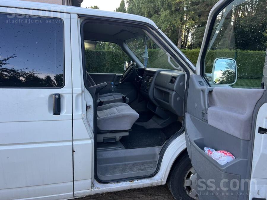 White Volkswagen Multivan 1997 in Riga, with an engine capacity of 2.50 L and mileage of 474 thousand km for 3000 €, photo 6 on AUTOMOTO.COM.LV