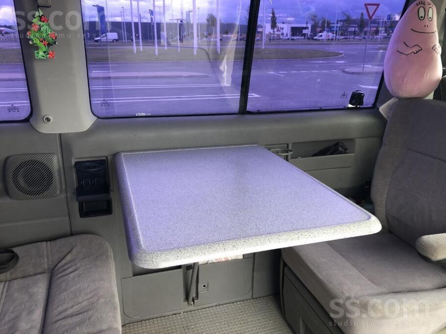 White Volkswagen Multivan 1997 in Riga, with an engine capacity of 2.50 L and mileage of 474 thousand km for 3000 €, photo 8 on AUTOMOTO.COM.LV