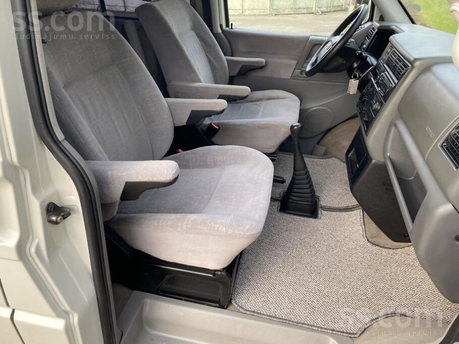 Balts Volkswagen Multivan 1997 Ludza, ar dzinēja tilpumu 2.50 L un nobraukumu 0 tūkst. km par 5500 €, foto 17 vietnē AUTOMOTO.COM.LV