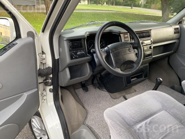 Balts Volkswagen Multivan 1997 Ludza, ar dzinēja tilpumu 2.50 L un nobraukumu 0 tūkst. km par 5500 €, foto 10 vietnē AUTOMOTO.COM.LV