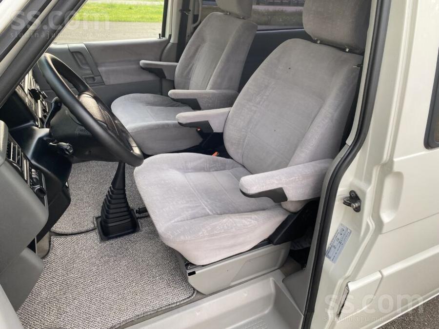 Balts Volkswagen Multivan 1997 Ludza, ar dzinēja tilpumu 2.50 L un nobraukumu 0 tūkst. km par 5500 €, foto 12 vietnē AUTOMOTO.COM.LV