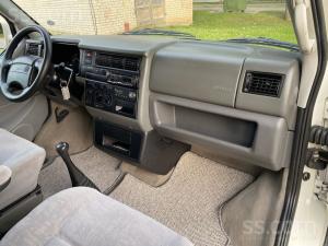 Balts Volkswagen Multivan 1997 Ludza, ar dzinēja tilpumu 2.50 L un nobraukumu 0 tūkst. km par 5500 €, foto 18 vietnē AUTOMOTO.COM.LV