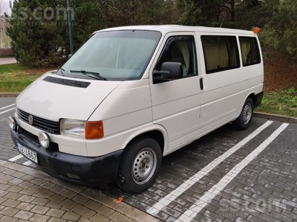 White Volkswagen Multivan 1999 in Ventspils, with an engine capacity of 2.50 L and mileage of 398 thousand km for 7300 €, photo 3 on AUTOMOTO.COM.LV