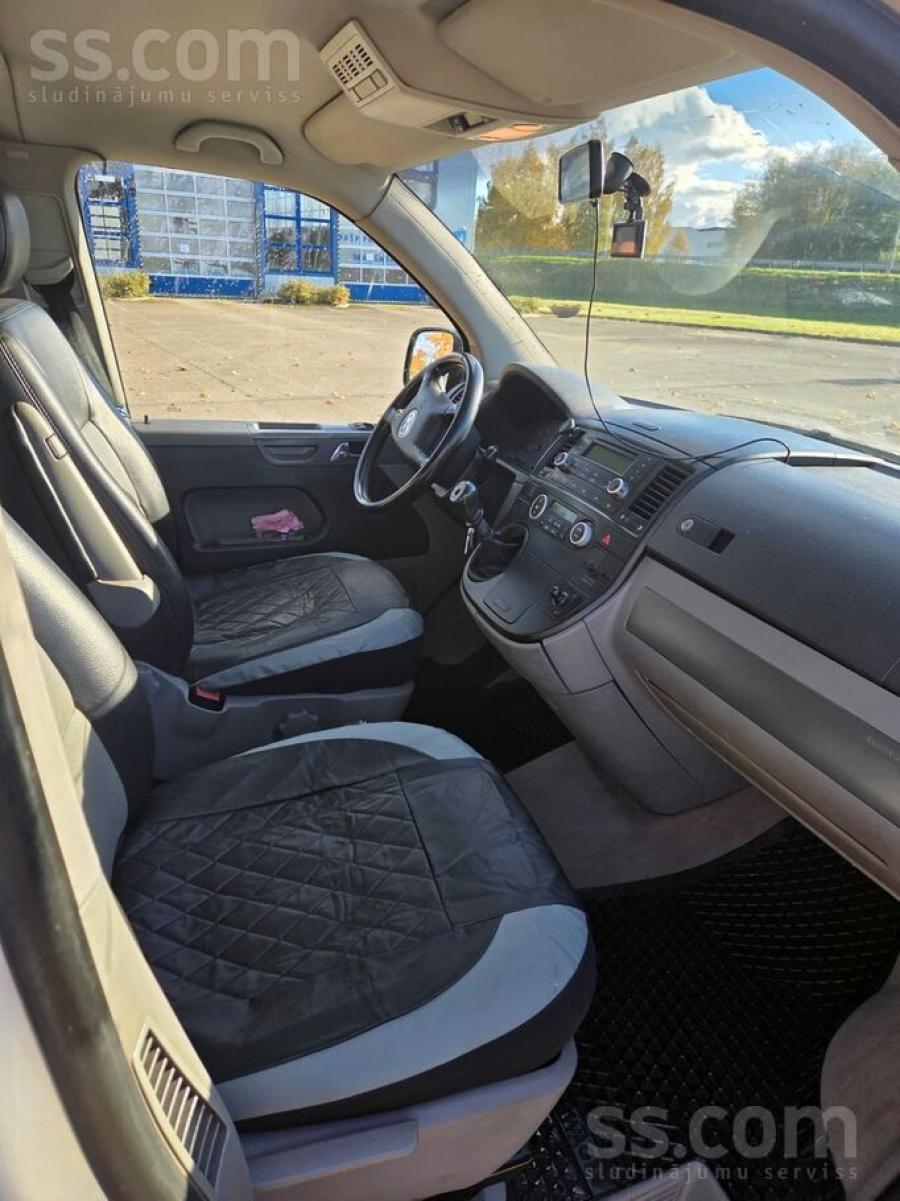 White Volkswagen Multivan 2007 in Jelgava, with an engine capacity of 2.50 L and mileage of 350 thousand km for 6100 €, photo 5 on AUTOMOTO.COM.LV
