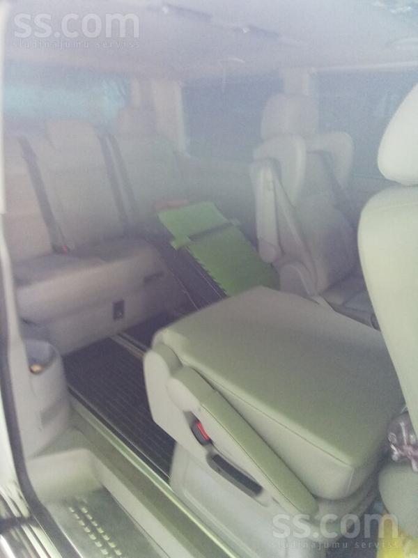 White Volkswagen Multivan 2012 in Riga, with an engine capacity of 2.00 L and mileage of 205 thousand km for 19900 €, photo 7 on AUTOMOTO.COM.LV