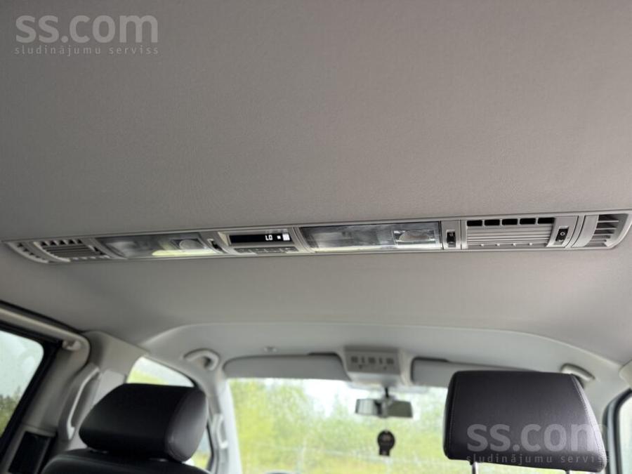 Balts Volkswagen Multivan 2013 Liepāja, ar dzinēja tilpumu 2.00 L un nobraukumu 361 tūkst. km par 19900 €, foto 20 vietnē AUTOMOTO.COM.LV