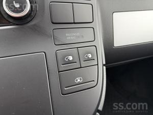 Balts Volkswagen Multivan 2013 Liepāja, ar dzinēja tilpumu 2.00 L un nobraukumu 361 tūkst. km par 19900 €, foto 24 vietnē AUTOMOTO.COM.LV