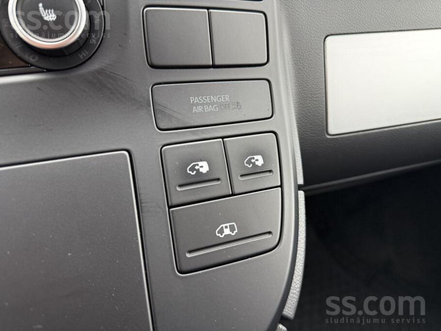 Balts Volkswagen Multivan 2013 Liepāja, ar dzinēja tilpumu 2.00 L un nobraukumu 361 tūkst. km par 19900 €, foto 24 vietnē AUTOMOTO.COM.LV