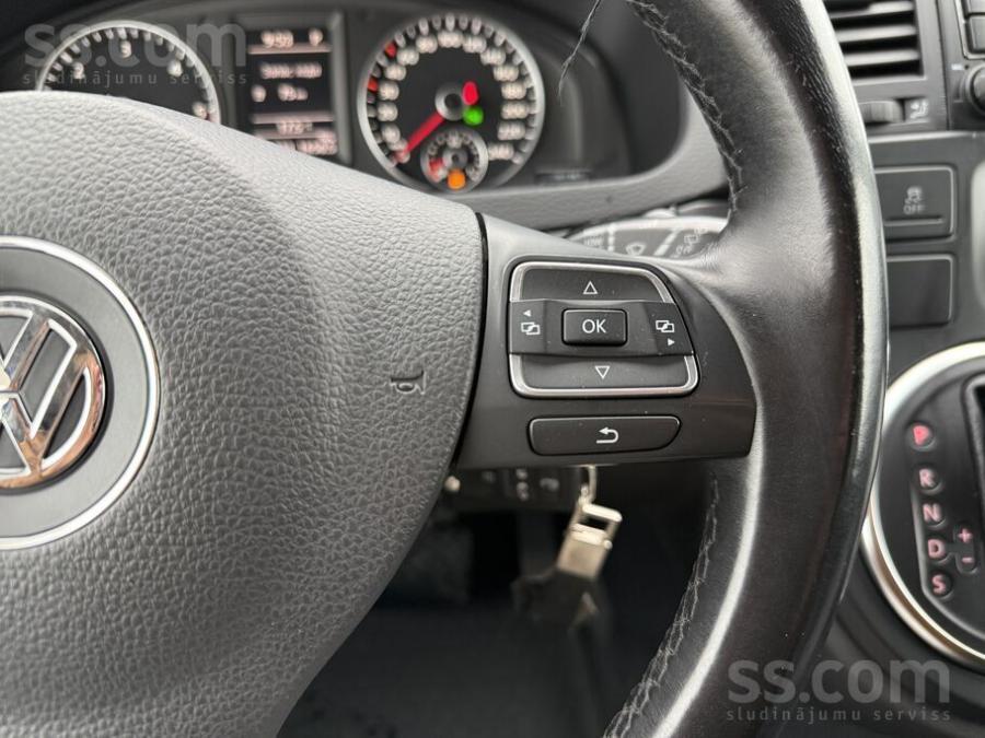 Balts Volkswagen Multivan 2013 Liepāja, ar dzinēja tilpumu 2.00 L un nobraukumu 361 tūkst. km par 19900 €, foto 25 vietnē AUTOMOTO.COM.LV