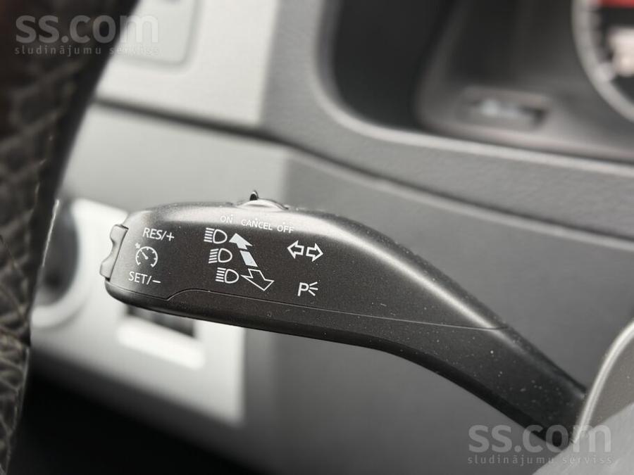 Balts Volkswagen Multivan 2013 Liepāja, ar dzinēja tilpumu 2.00 L un nobraukumu 361 tūkst. km par 19900 €, foto 28 vietnē AUTOMOTO.COM.LV