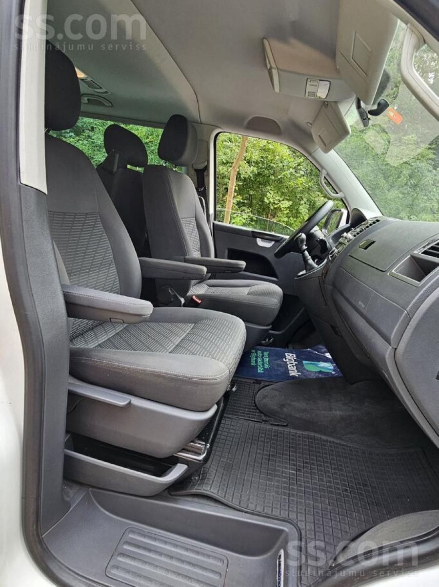 Balts Volkswagen Multivan 2014 Rīga, ar dzinēja tilpumu 2.00 L un nobraukumu 269 tūkst. km par 13850 €, foto 20 vietnē AUTOMOTO.COM.LV