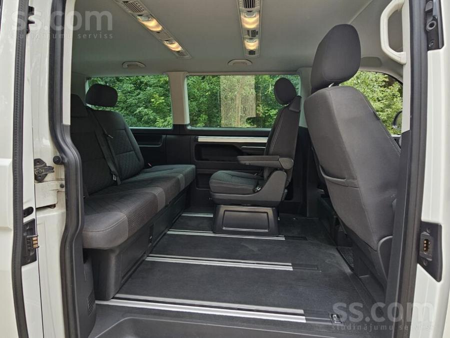 Balts Volkswagen Multivan 2014 Rīga, ar dzinēja tilpumu 2.00 L un nobraukumu 269 tūkst. km par 13850 €, foto 21 vietnē AUTOMOTO.COM.LV