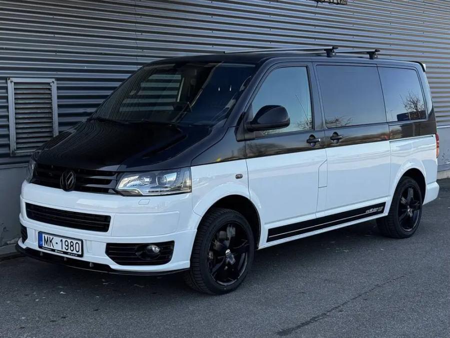 White Volkswagen Multivan 2015 in Riga, with an engine capacity of 2.00 L and mileage of 210 thousand km for 19500 €, photo 1 on AUTOMOTO.COM.LV
