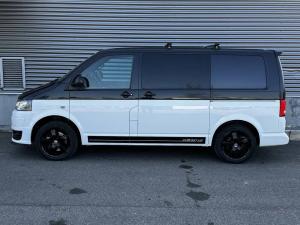 White Volkswagen Multivan 2015 in Riga, with an engine capacity of 2.00 L and mileage of 210 thousand km for 19500 €, photo 3 on AUTOMOTO.COM.LV