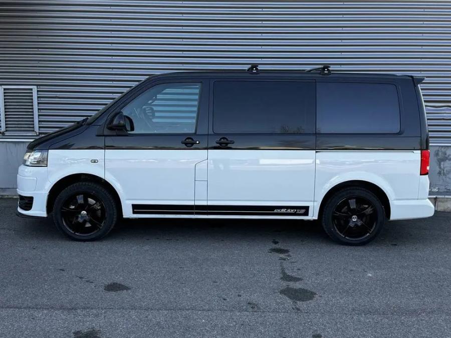 White Volkswagen Multivan 2015 in Riga, with an engine capacity of 2.00 L and mileage of 210 thousand km for 19500 €, photo 3 on AUTOMOTO.COM.LV