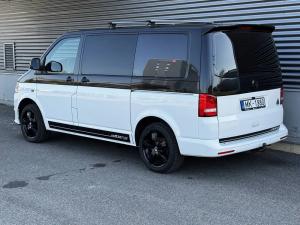 White Volkswagen Multivan 2015 in Riga, with an engine capacity of 2.00 L and mileage of 210 thousand km for 19500 €, photo 4 on AUTOMOTO.COM.LV
