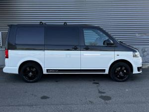 White Volkswagen Multivan 2015 in Riga, with an engine capacity of 2.00 L and mileage of 210 thousand km for 19500 €, photo 7 on AUTOMOTO.COM.LV