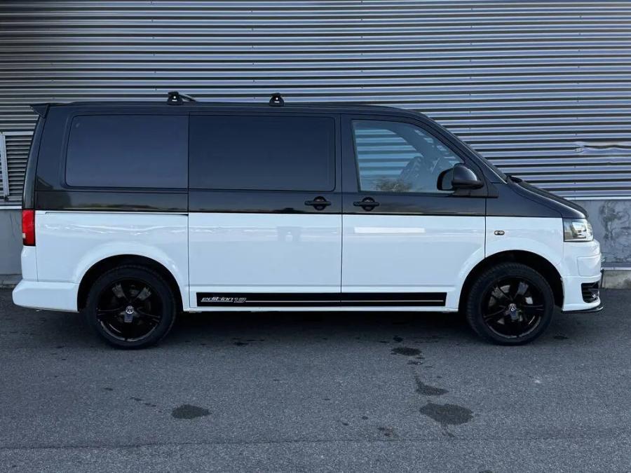 White Volkswagen Multivan 2015 in Riga, with an engine capacity of 2.00 L and mileage of 210 thousand km for 19500 €, photo 7 on AUTOMOTO.COM.LV