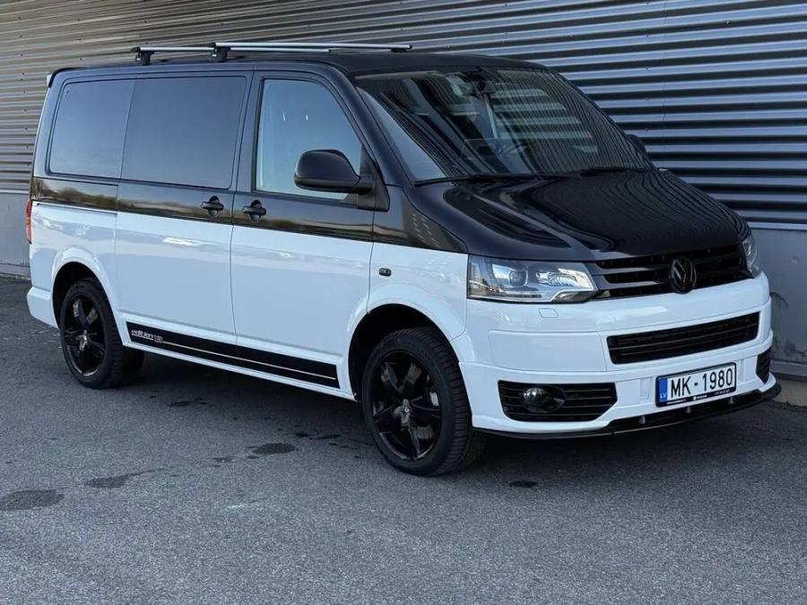 White Volkswagen Multivan 2015 in Riga, with an engine capacity of 2.00 L and mileage of 210 thousand km for 19500 €, photo 8 on AUTOMOTO.COM.LV