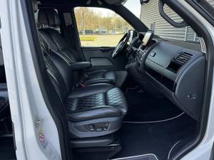 White Volkswagen Multivan 2015 in Riga, with an engine capacity of 2.00 L and mileage of 210 thousand km for 19500 €, photo 18 on AUTOMOTO.COM.LV