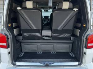 White Volkswagen Multivan 2015 in Riga, with an engine capacity of 2.00 L and mileage of 210 thousand km for 19500 €, photo 20 on AUTOMOTO.COM.LV
