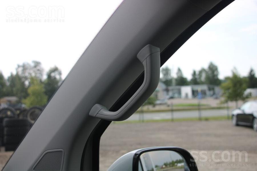 White Volkswagen Multivan 2016 in Tukums, with an engine capacity of 2.00 L and mileage of 243 thousand km for 19568 €, photo 25 on AUTOMOTO.COM.LV