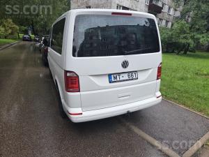 White Volkswagen Multivan 2018 in Riga, with an engine capacity of 2.00 L and mileage of 216 thousand km for 27000 €, photo 5 on AUTOMOTO.COM.LV