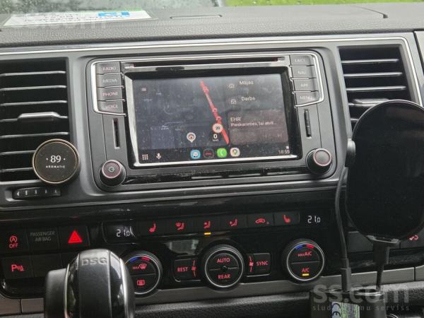 White Volkswagen Multivan 2018 in Riga, with an engine capacity of 2.00 L and mileage of 216 thousand km for 27000 €, photo 6 on AUTOMOTO.COM.LV