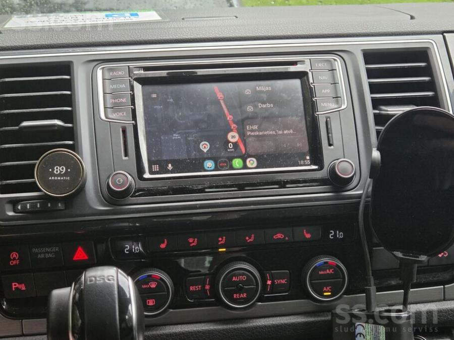 White Volkswagen Multivan 2018 in Riga, with an engine capacity of 2.00 L and mileage of 216 thousand km for 27000 €, photo 7 on AUTOMOTO.COM.LV