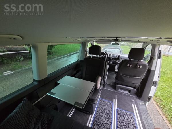 White Volkswagen Multivan 2018 in Riga, with an engine capacity of 2.00 L and mileage of 216 thousand km for 27000 €, photo 10 on AUTOMOTO.COM.LV