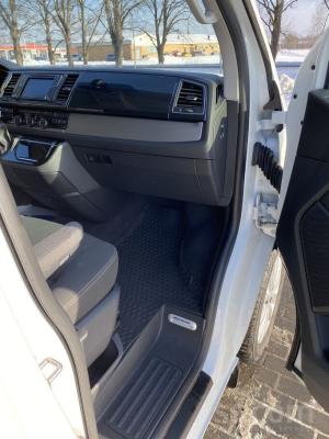 Balts Volkswagen Multivan 2019 Rīga, ar dzinēja tilpumu 2.00 L un nobraukumu 131 tūkst. km par 36900 €, foto 16 vietnē AUTOMOTO.COM.LV