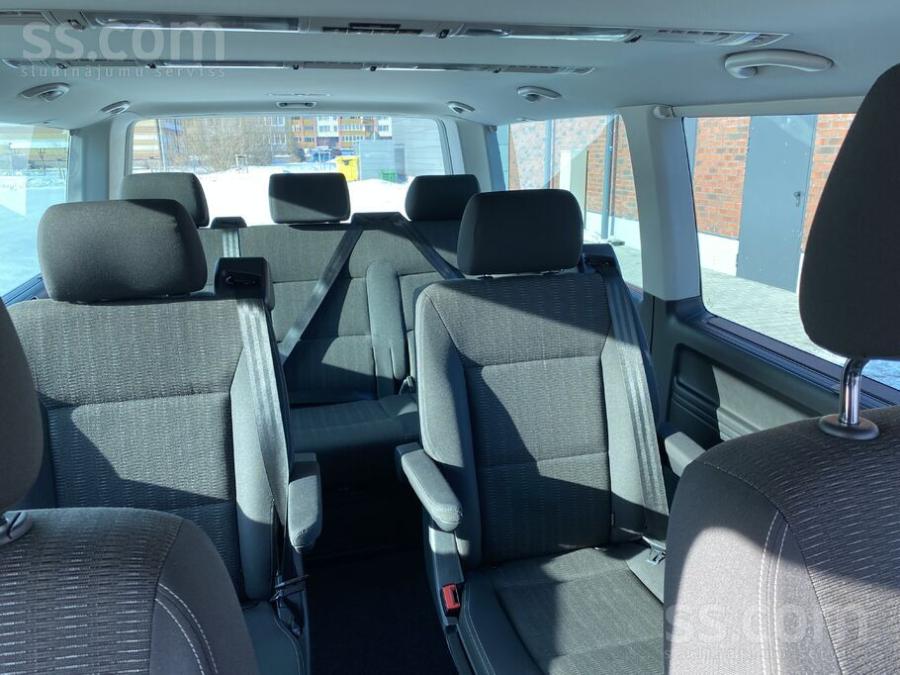 Balts Volkswagen Multivan 2019 Rīga, ar dzinēja tilpumu 2.00 L un nobraukumu 131 tūkst. km par 36900 €, foto 17 vietnē AUTOMOTO.COM.LV