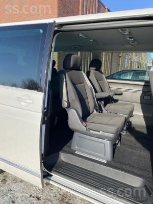 Balts Volkswagen Multivan 2019 Rīga, ar dzinēja tilpumu 2.00 L un nobraukumu 131 tūkst. km par 36900 €, foto 18 vietnē AUTOMOTO.COM.LV