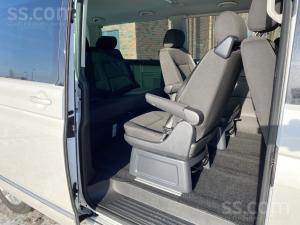 Balts Volkswagen Multivan 2019 Rīga, ar dzinēja tilpumu 2.00 L un nobraukumu 131 tūkst. km par 36900 €, foto 19 vietnē AUTOMOTO.COM.LV